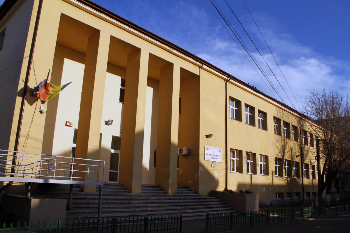 Liceul Teoretic ”Traian” | Invățământ Sector 2